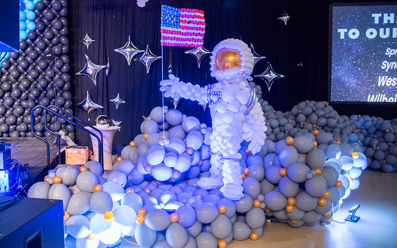 burton+BURTON's - Balloon Showcase™